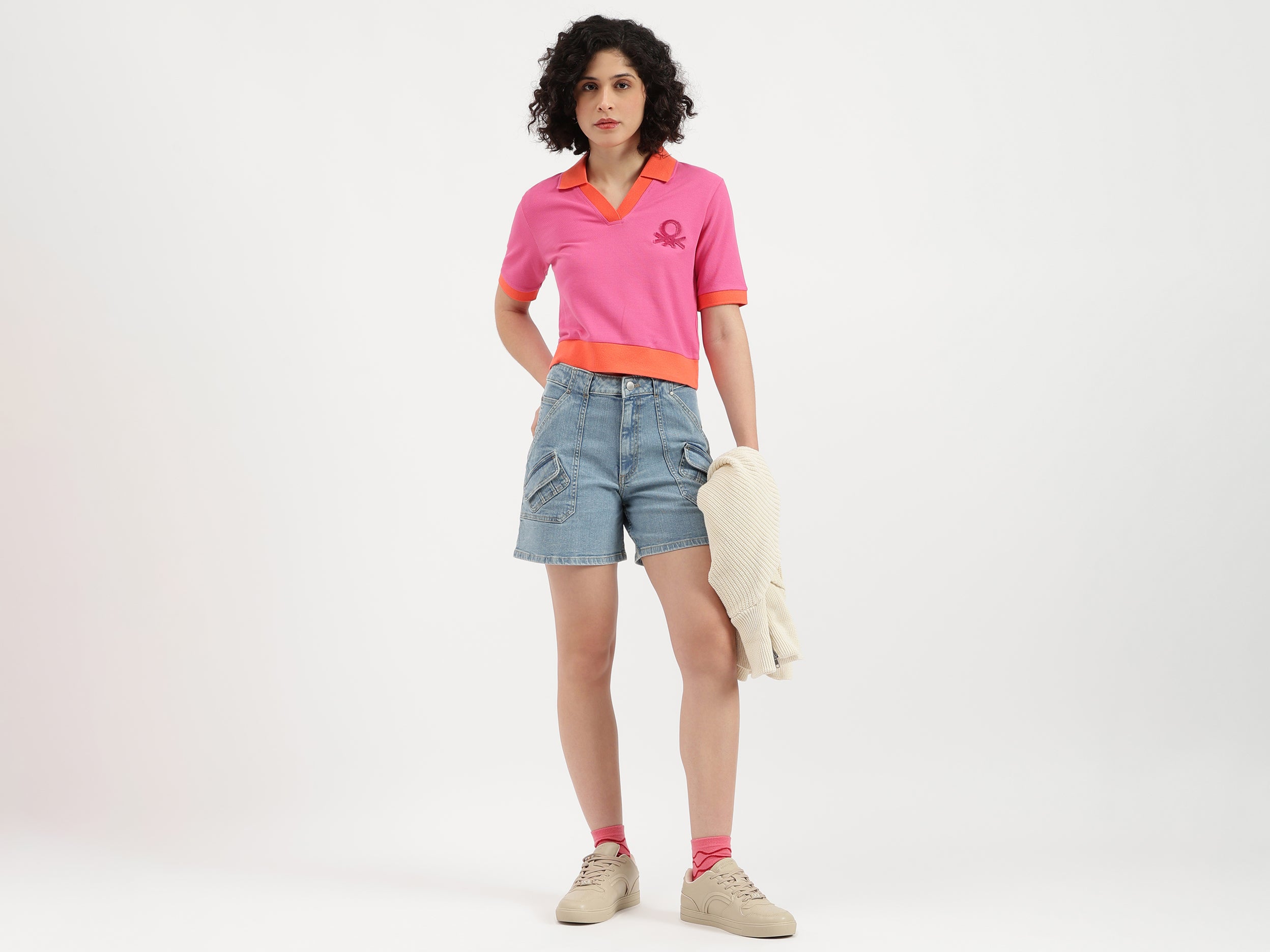 Polo Neck Solid Plutch Logo T-Shirt – United Colors of Benetton Store