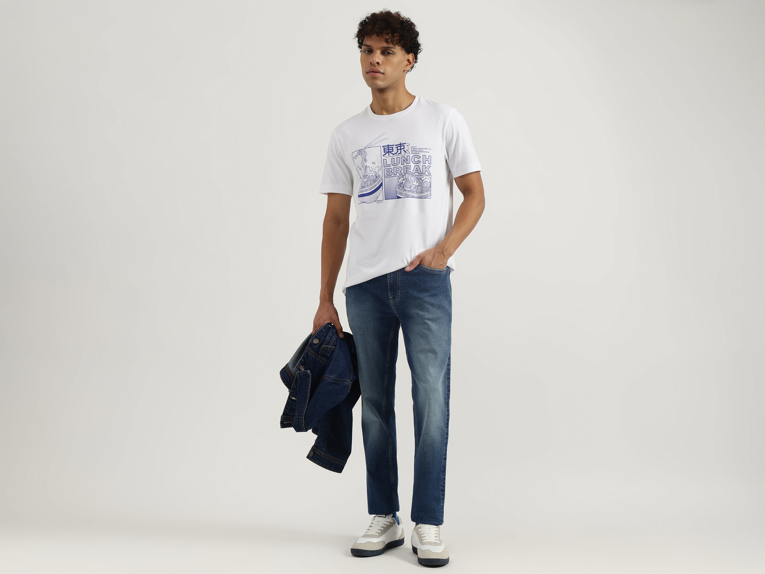 Relaxed Round Neck Graphic Print T-Shirt – United Colors of Benetton Store